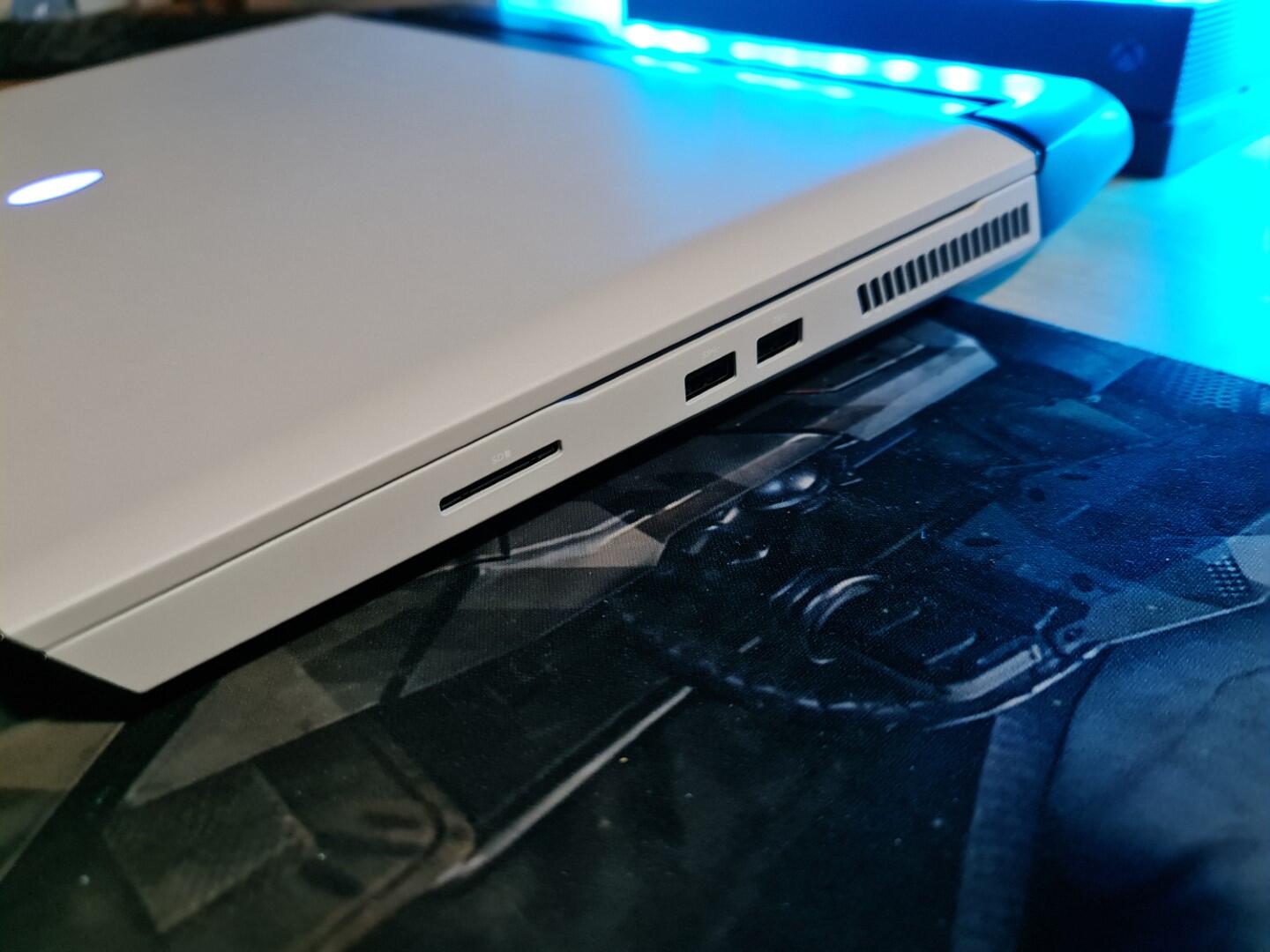 Dell Alienware Area51m-r2 Gaming Laptop - Review // UPDATED | MKAU Gaming