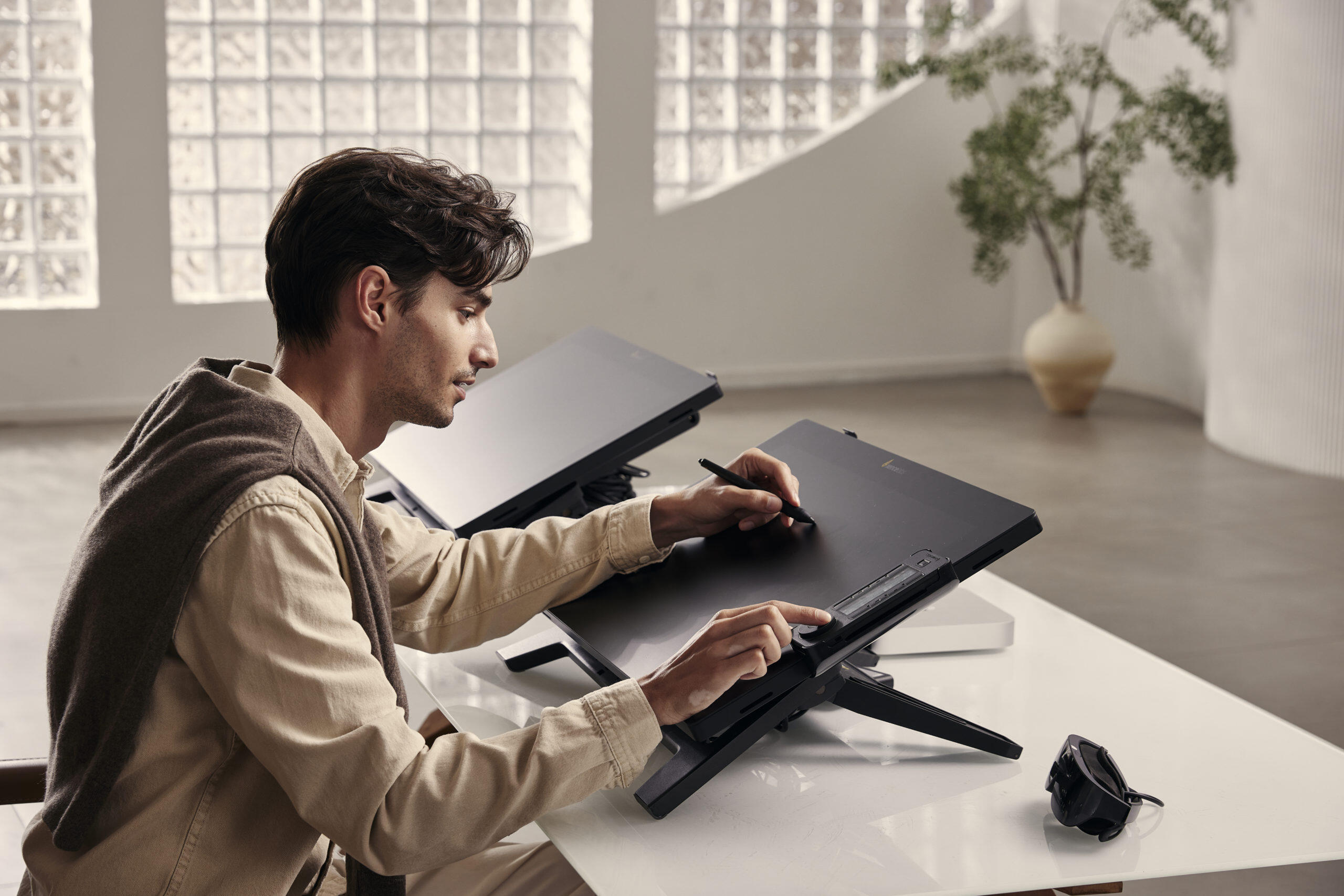 Xencelabs Unveils New Pen Display 24 Studio Series | MKAU Gaming