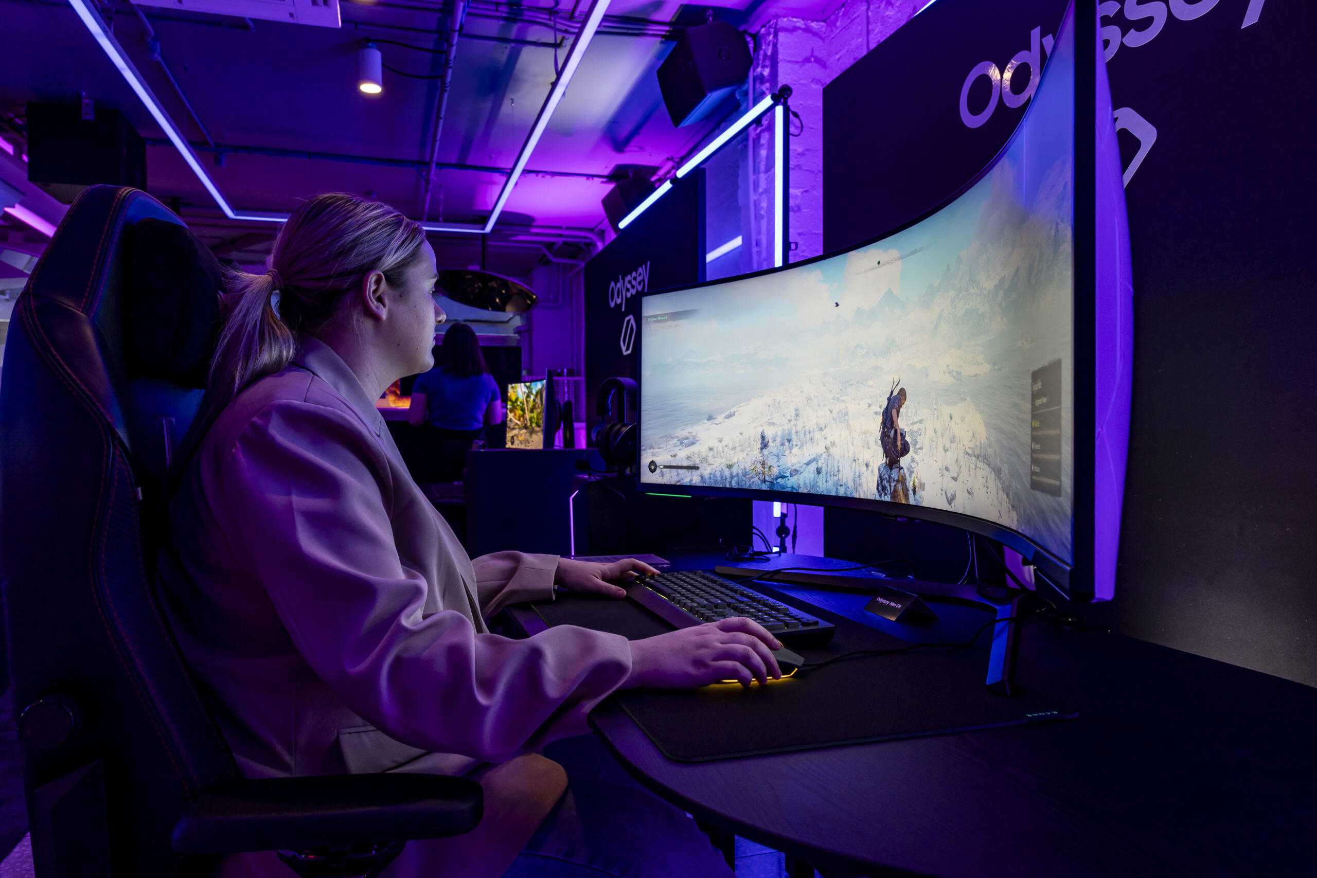 Samsung Electronics Unveils World’s First Dual UHD Gaming Monitor: 57" Odyssey Neo G9 | MKAU Gaming